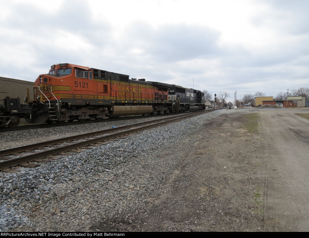 BNSF 5121
